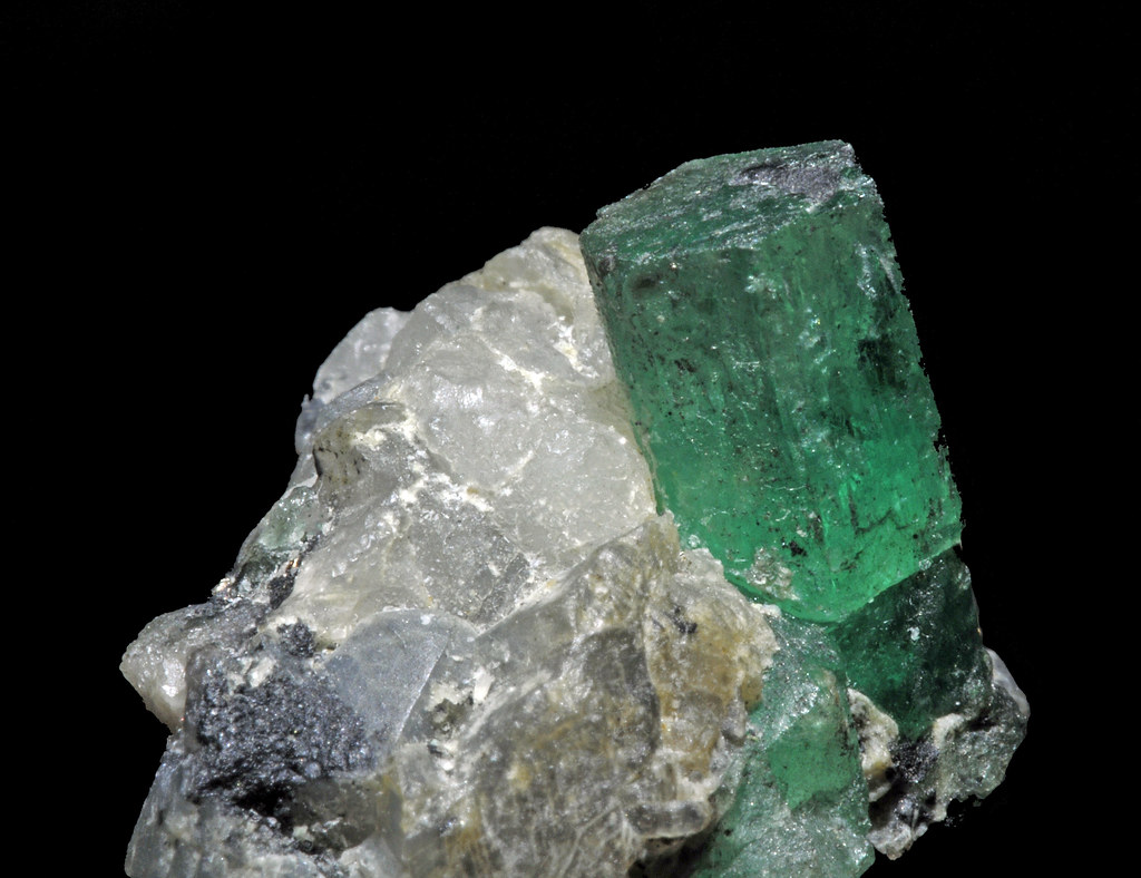 Kalcyt szmaragdowy: właściwości magiczne zielonego kryształu - extrasens